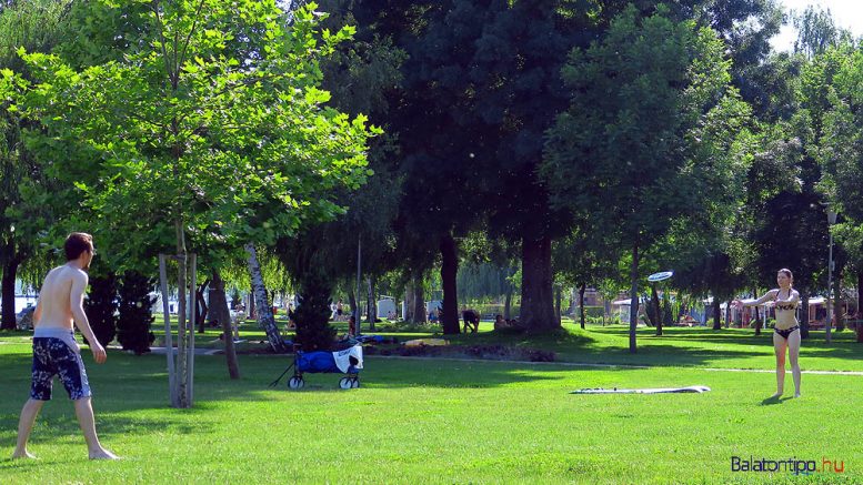 Balatoni strandok – Kiváló vízminőség, új szolgáltatások, néhol riasztó ...