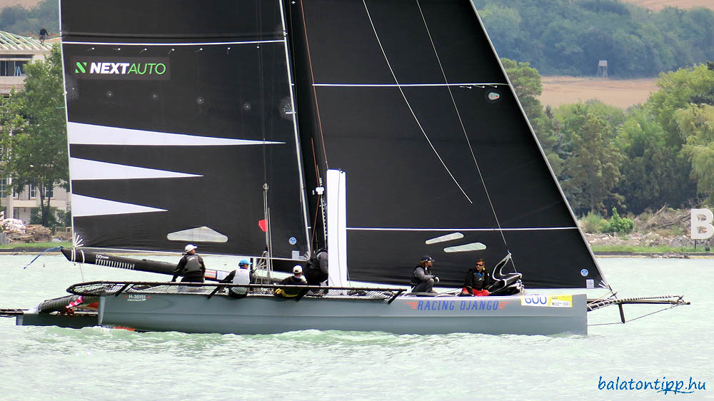 Racing_Django-kekszalag-balatontipp-gyorffya – balatontipp.hu